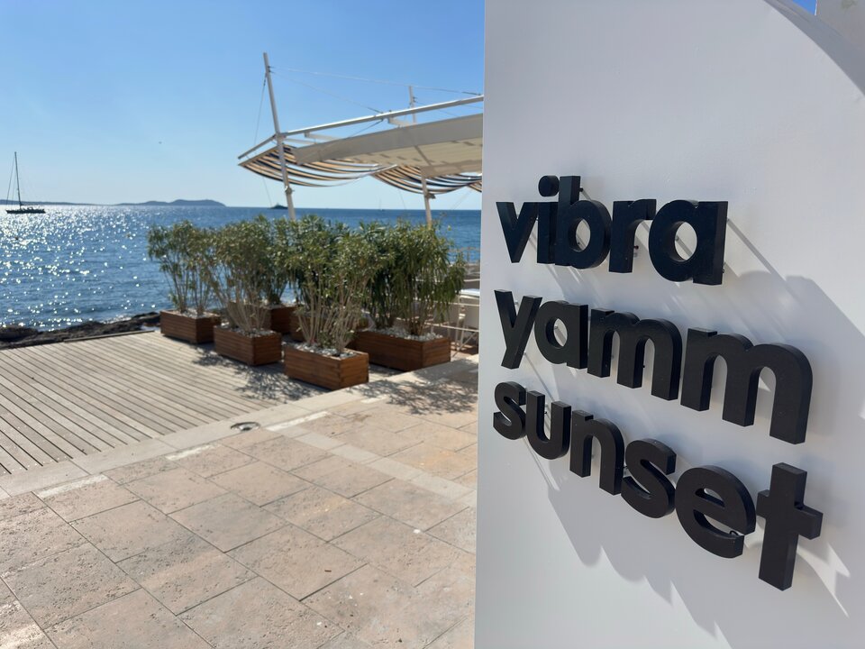 Vibra Hotels inaugura su nuevo buque insignia en el corazón del Sunset Strip de Ibiza: nace el ...